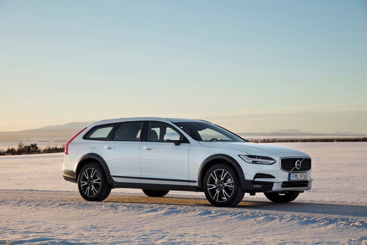 Volvo V90 Cross Country T5 AWD Geartronic: prezzo e scheda tecnica ...