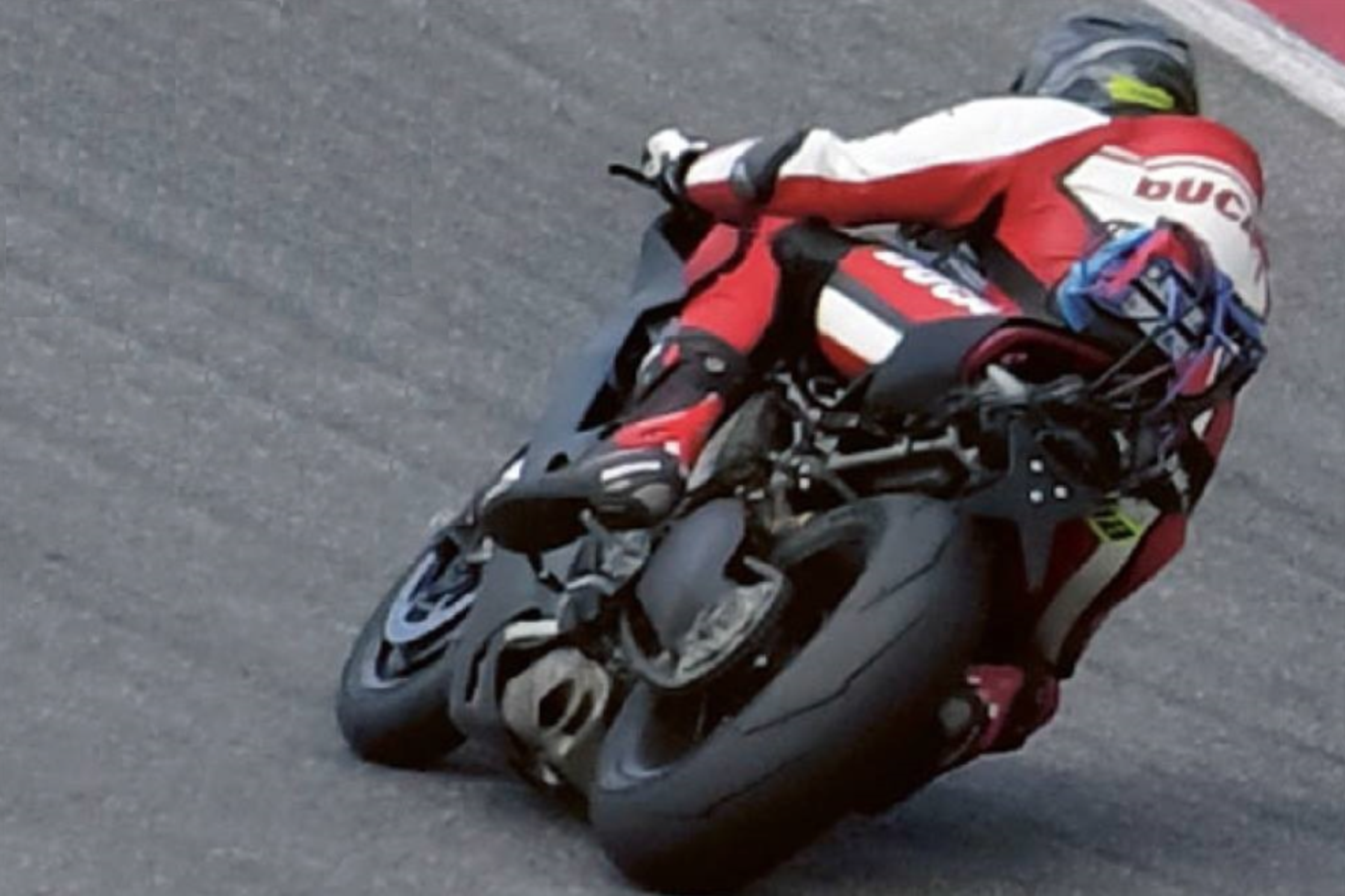 Ducati V4 Superbike: prime foto! - News - Moto.it