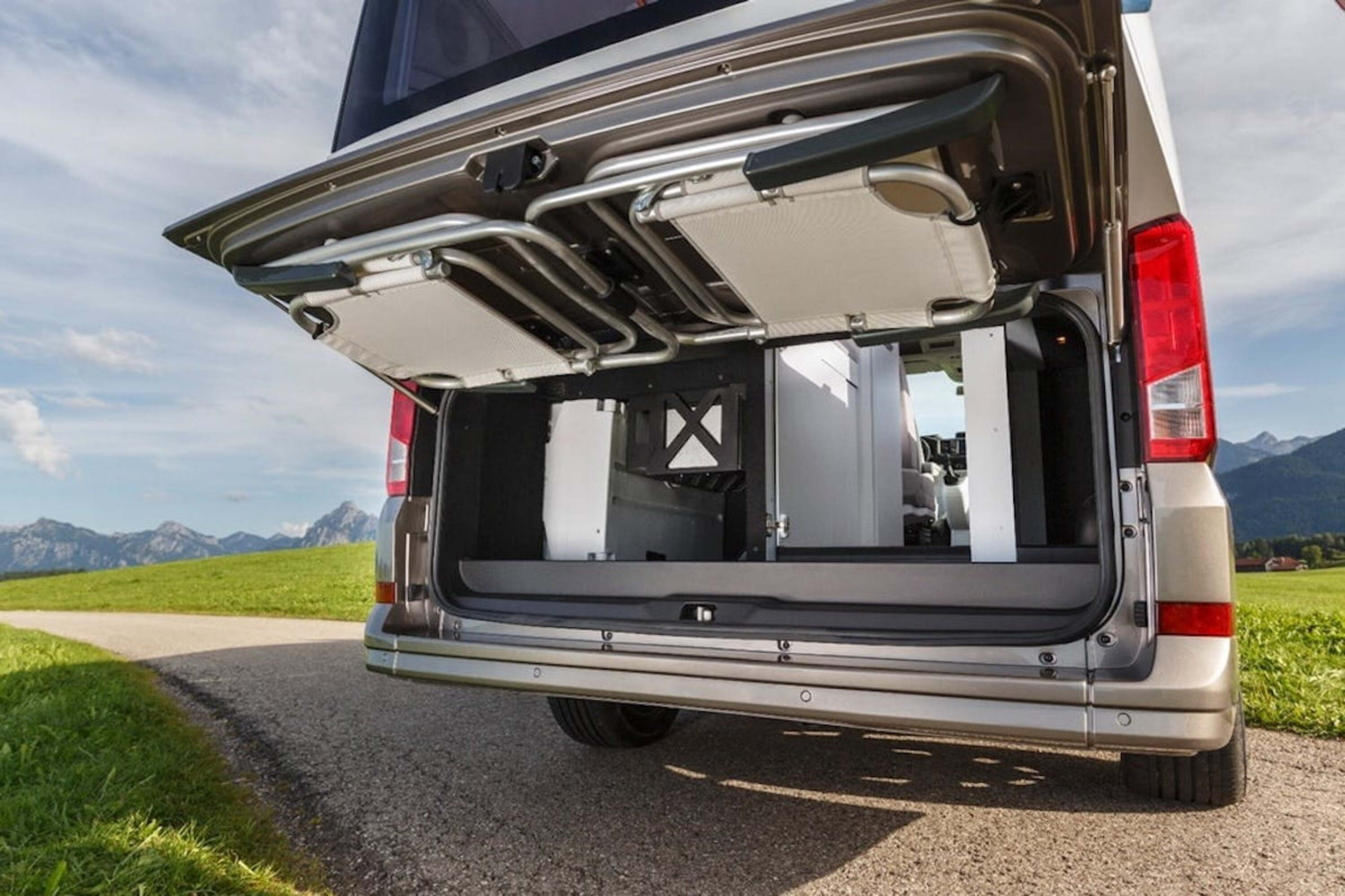 VW California XXL: concept caravan ultra tecnologico [video] - Saloni ...