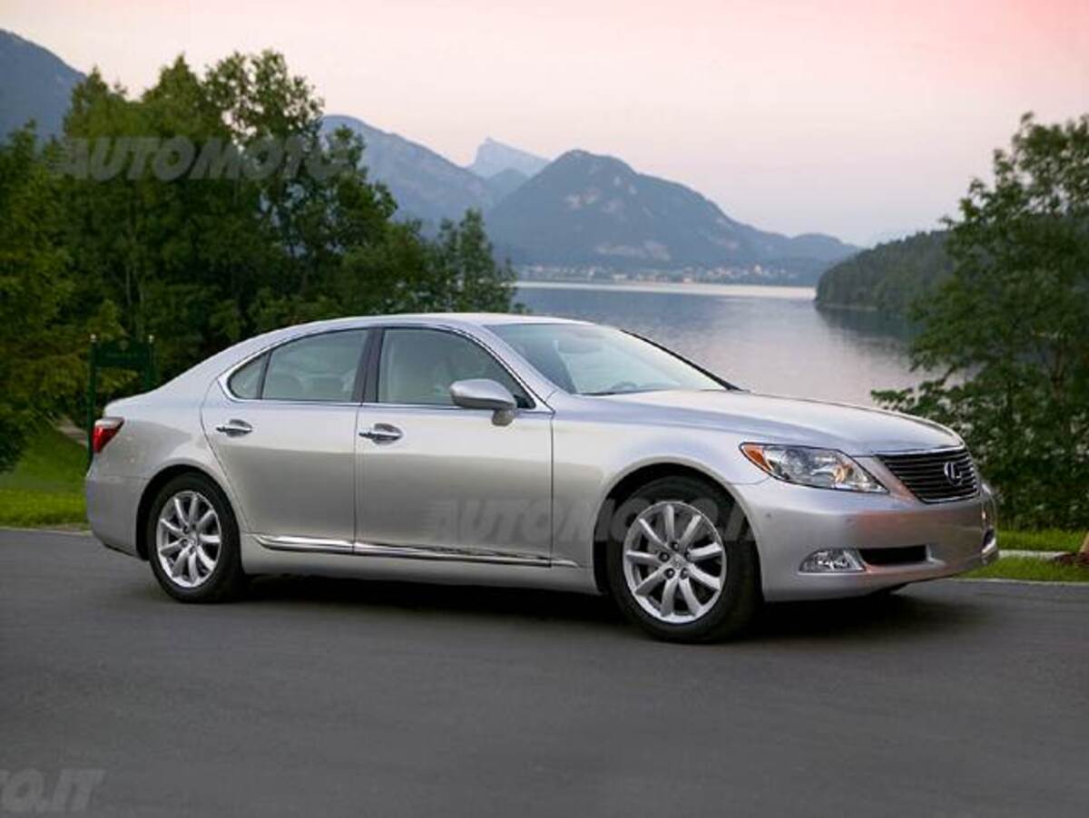 Lexus LS 460: prezzo e scheda tecnica - Automoto.it