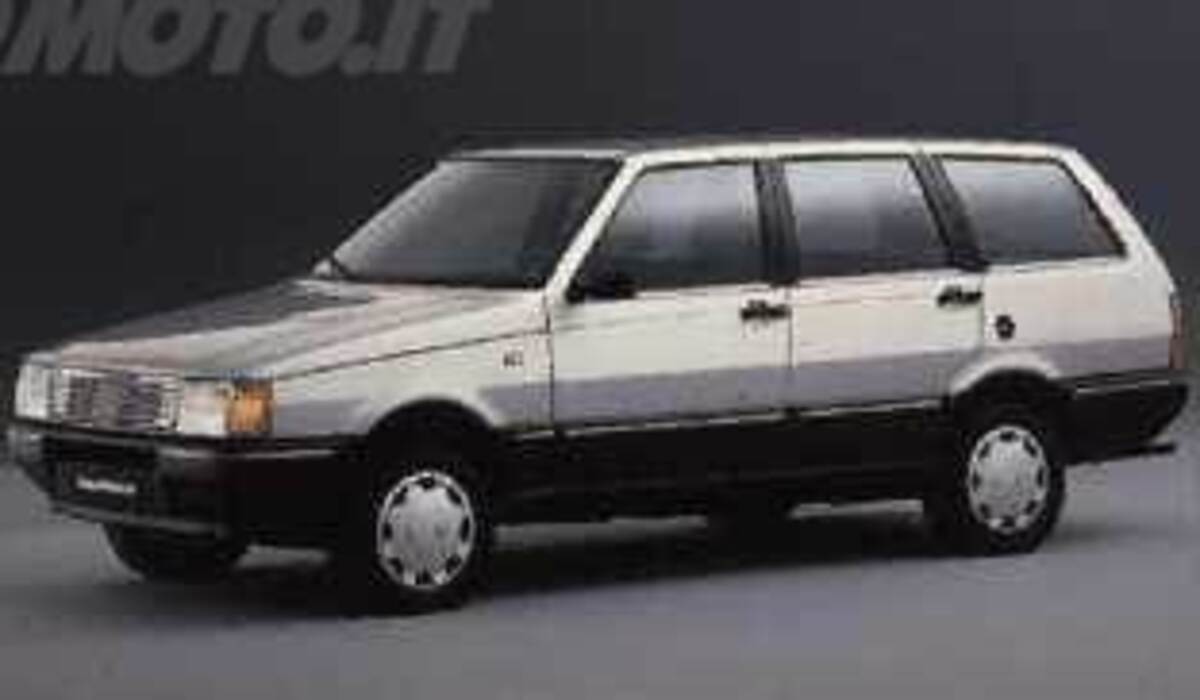 Fiat Duna Station Wagon 70 Weekend: prezzo e scheda tecnica - Automoto.it