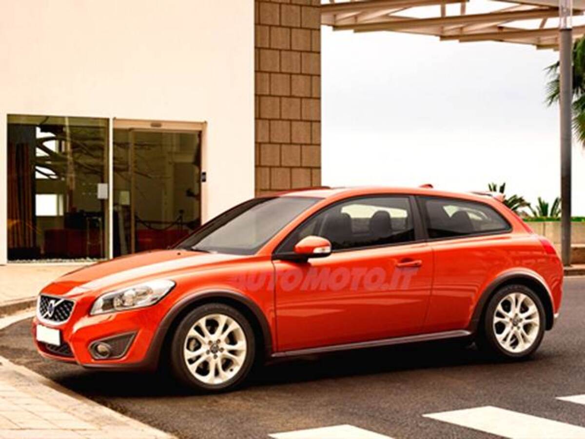 Volvo C30 1.6 D DRIVe Start/Stop Kinetic: prezzo e scheda tecnica ...