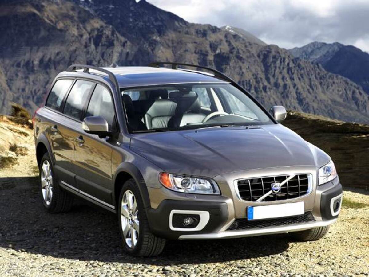Volvo XC70 D5 AWD Optima Limited Edition: prezzo e scheda tecnica ...