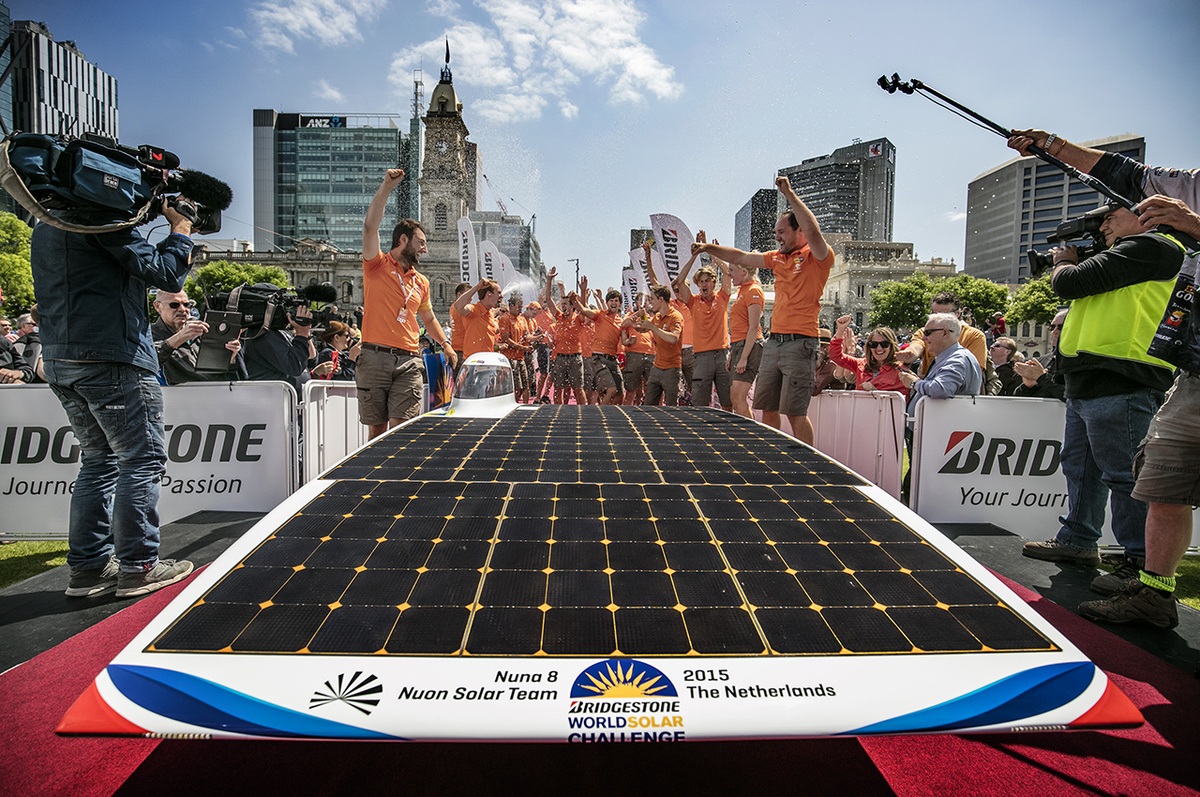 World Solar Challenge: auto ad energia solare percorre oltre 3.000 km ...