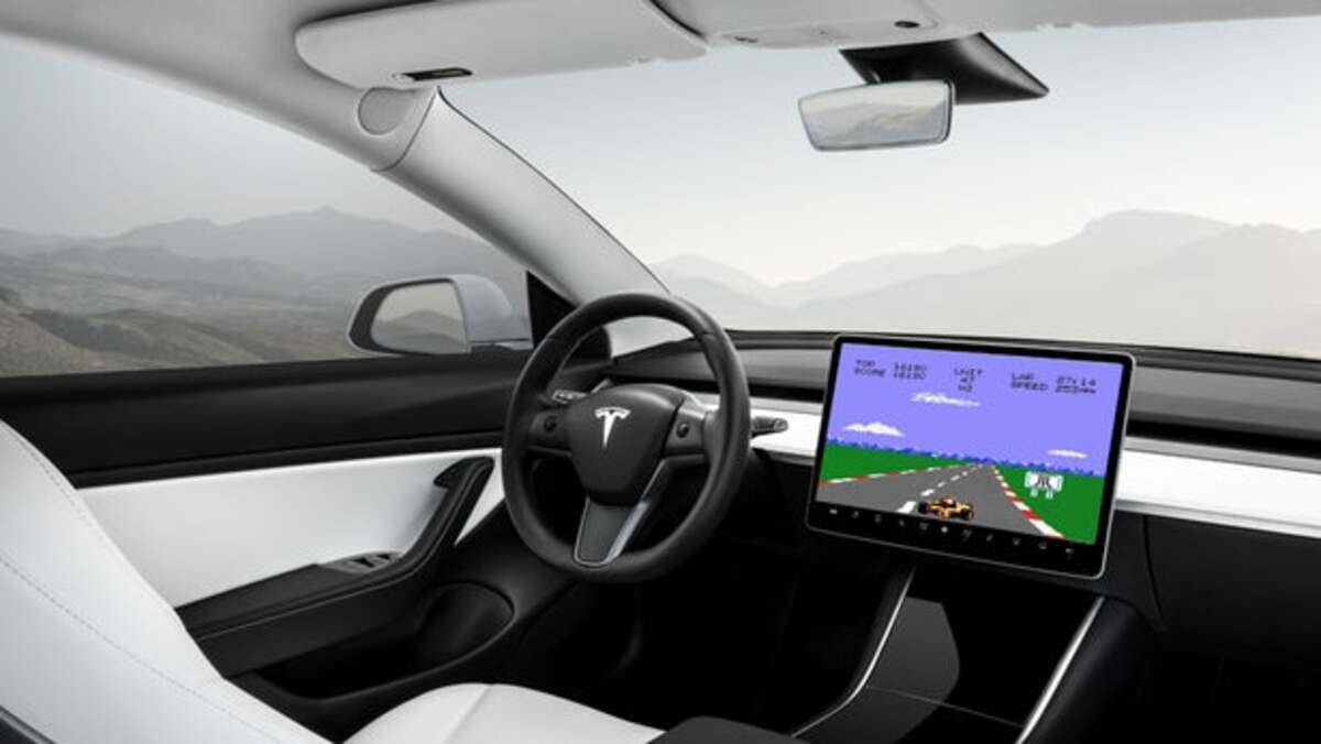 Tesla, giochi Atari con il nuovo Software - Auto ibride - Automoto.it
