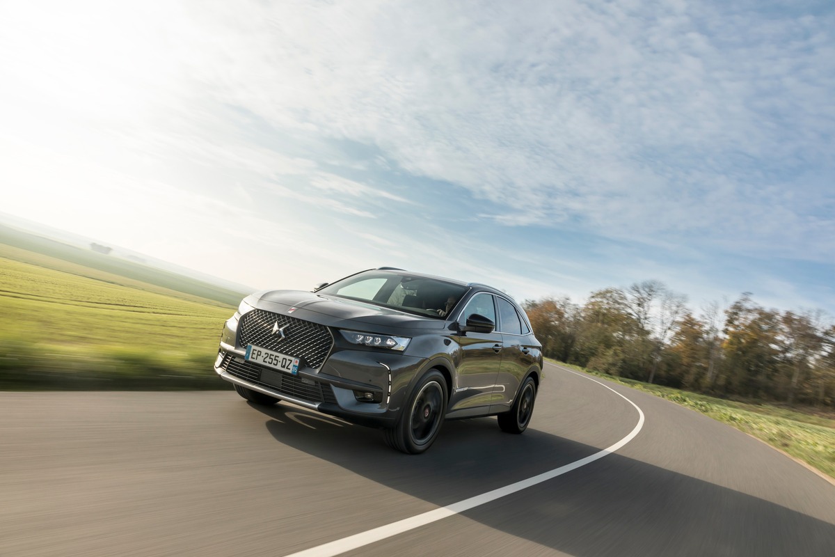 Ds DS 3 Coupé DS 3 PureTech 110 S&S Sport Chic: prezzo e scheda tecnica ...