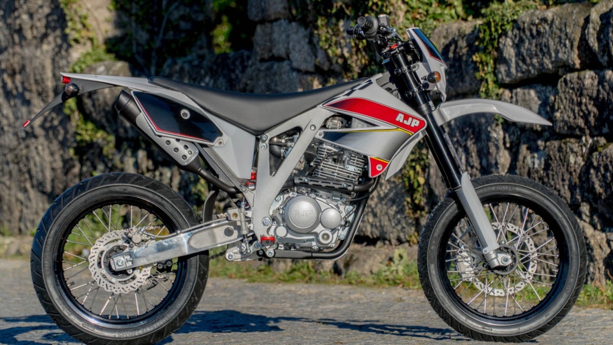 AJP PR3 125 Supermoto (2019 - 20), prezzo e scheda tecnica - Moto.it