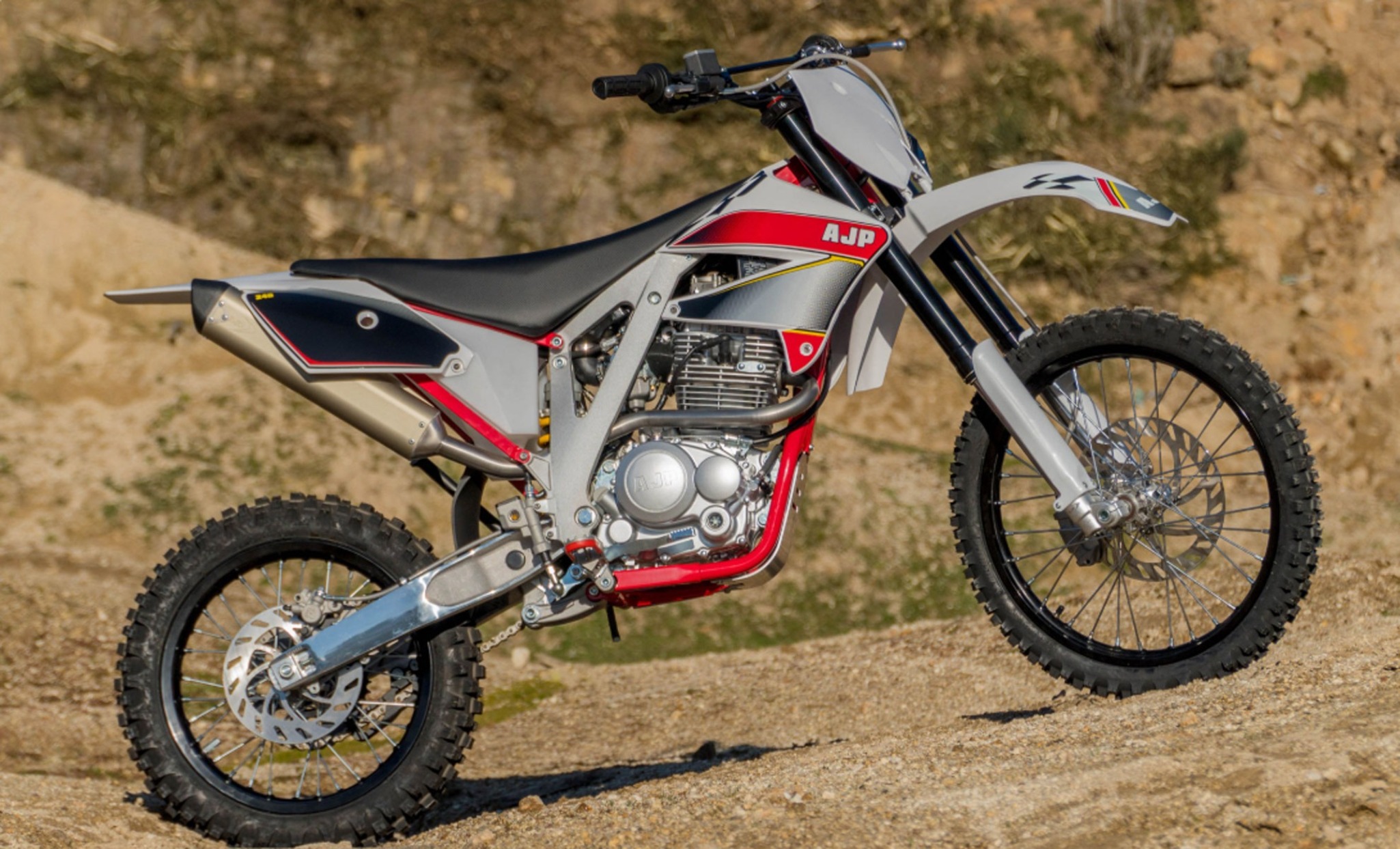 AJP PR3 240 MX (2019 - 20), prezzo e scheda tecnica - Moto.it