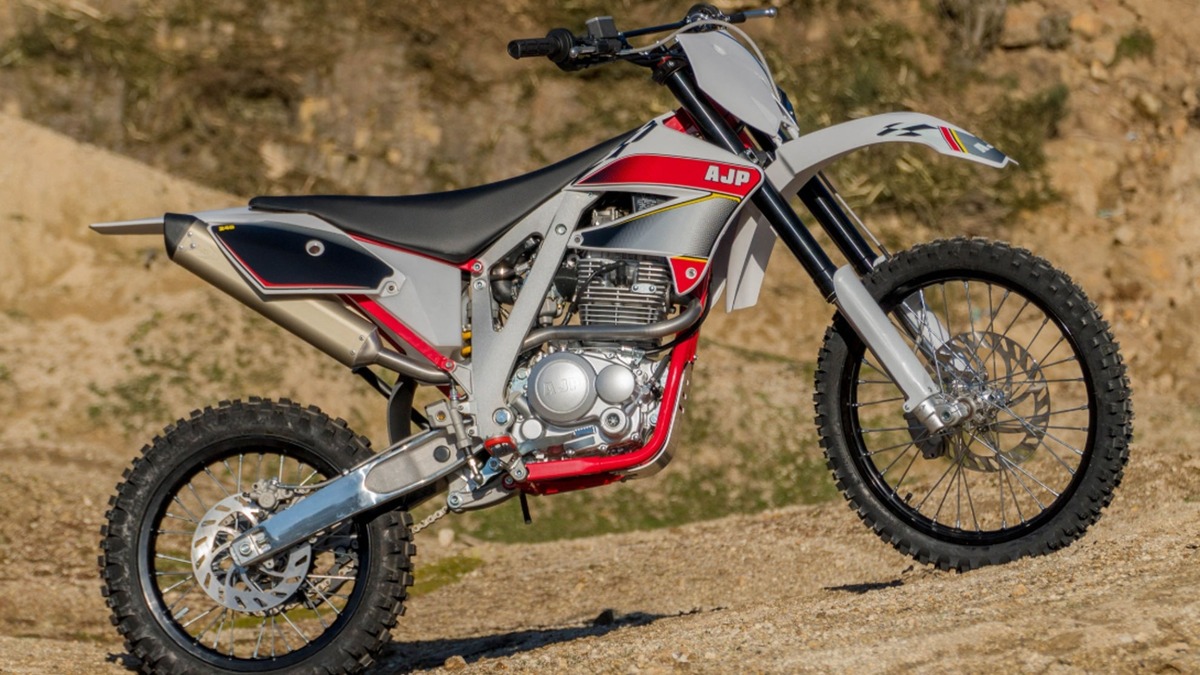 AJP PR3 240 MX (2019 - 20), prezzo e scheda tecnica - Moto.it