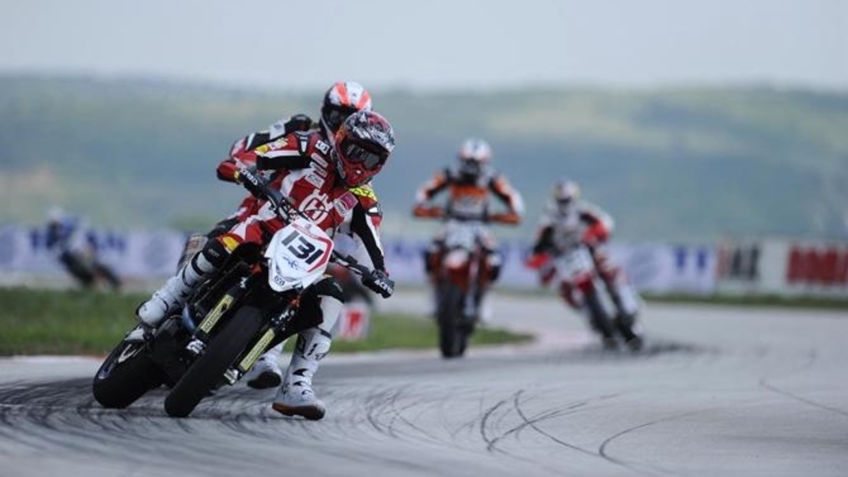 Corso Off Road School di supermotard a Ottobiano - Sport - Moto.it