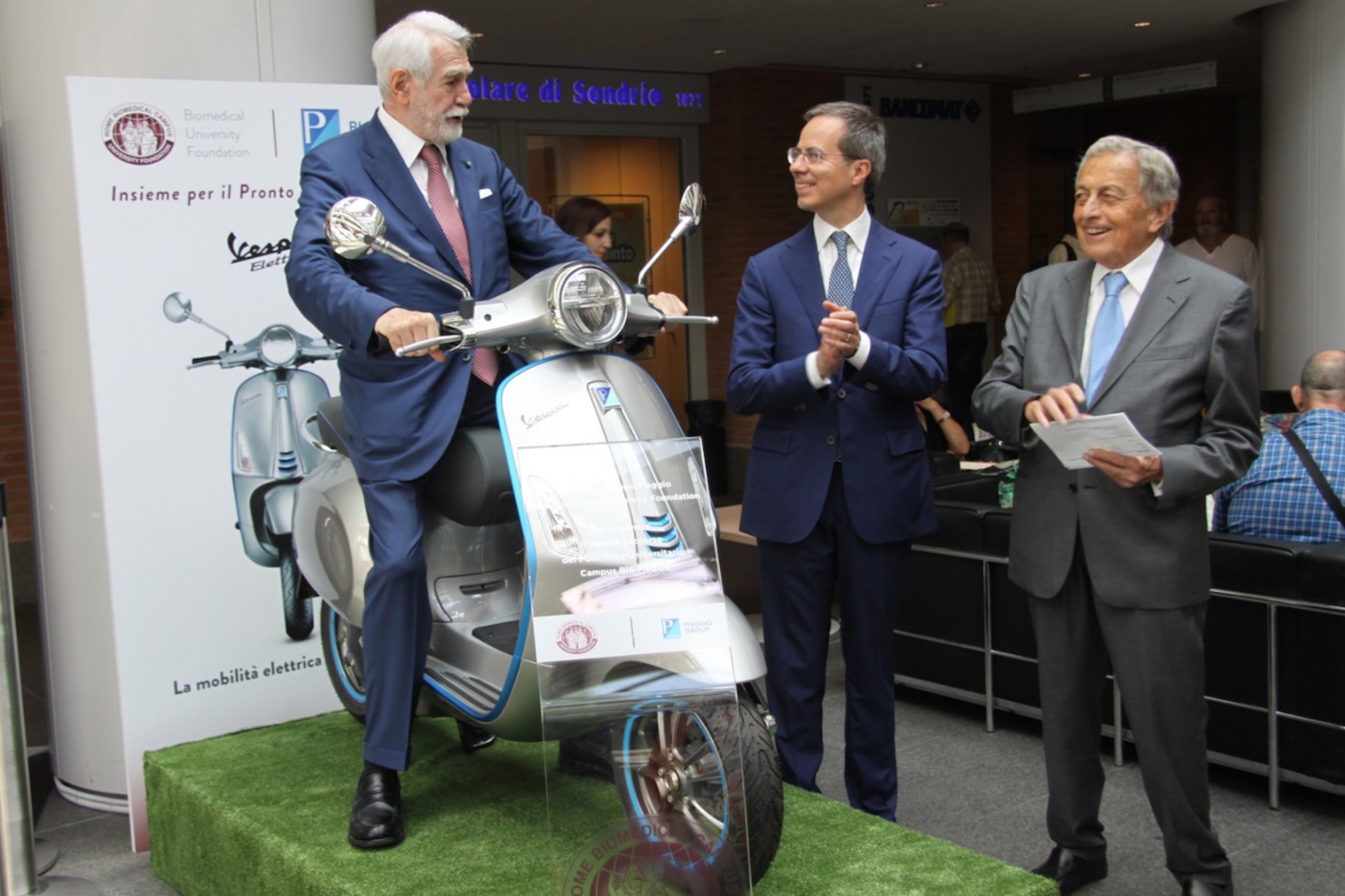 Roma: la Vespa elettrica al Campus Biomedico - News - Moto.it