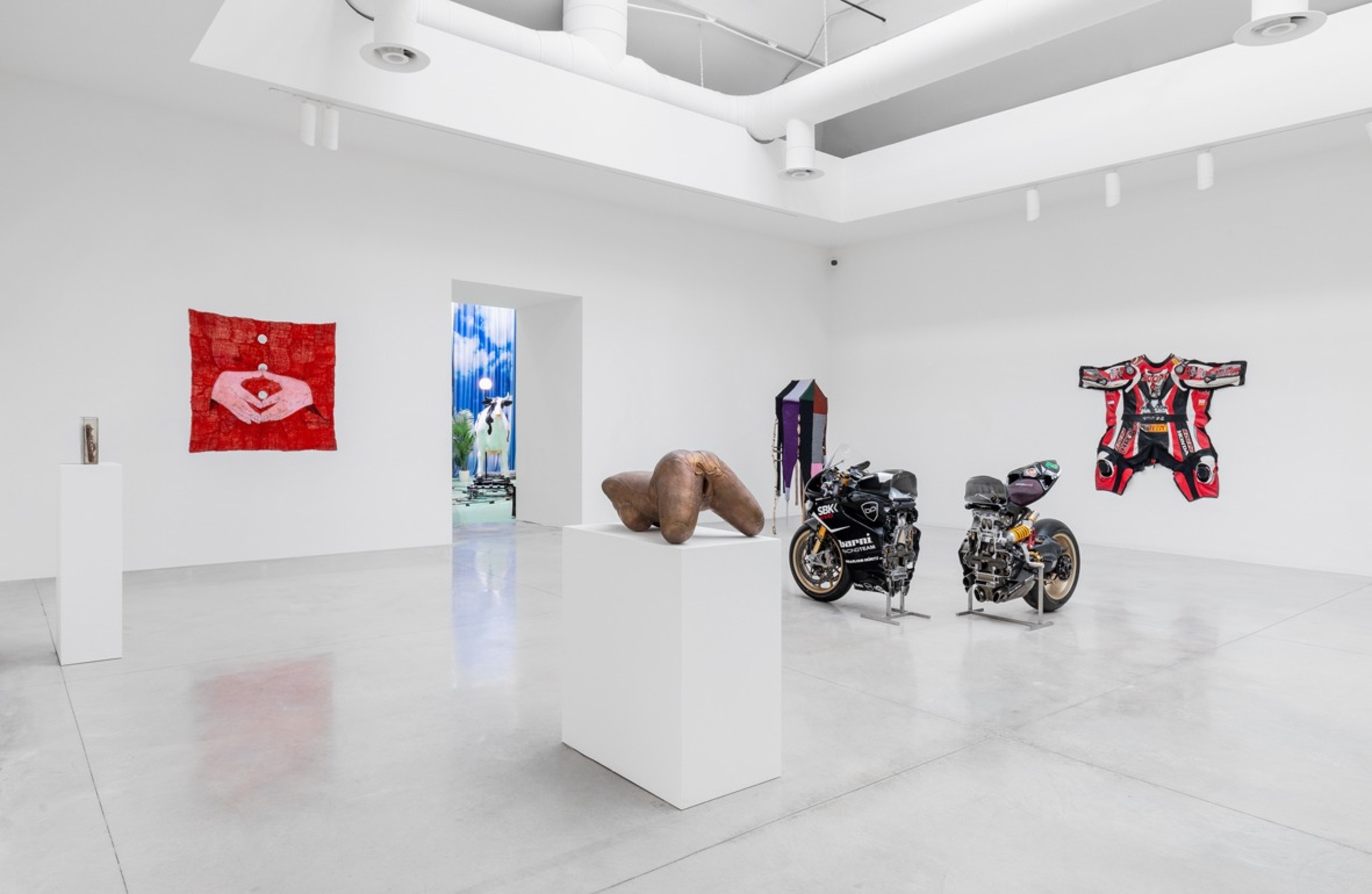 Biennale di Venezia: Alexandra Bircken, l'artista che trasforma le moto ...