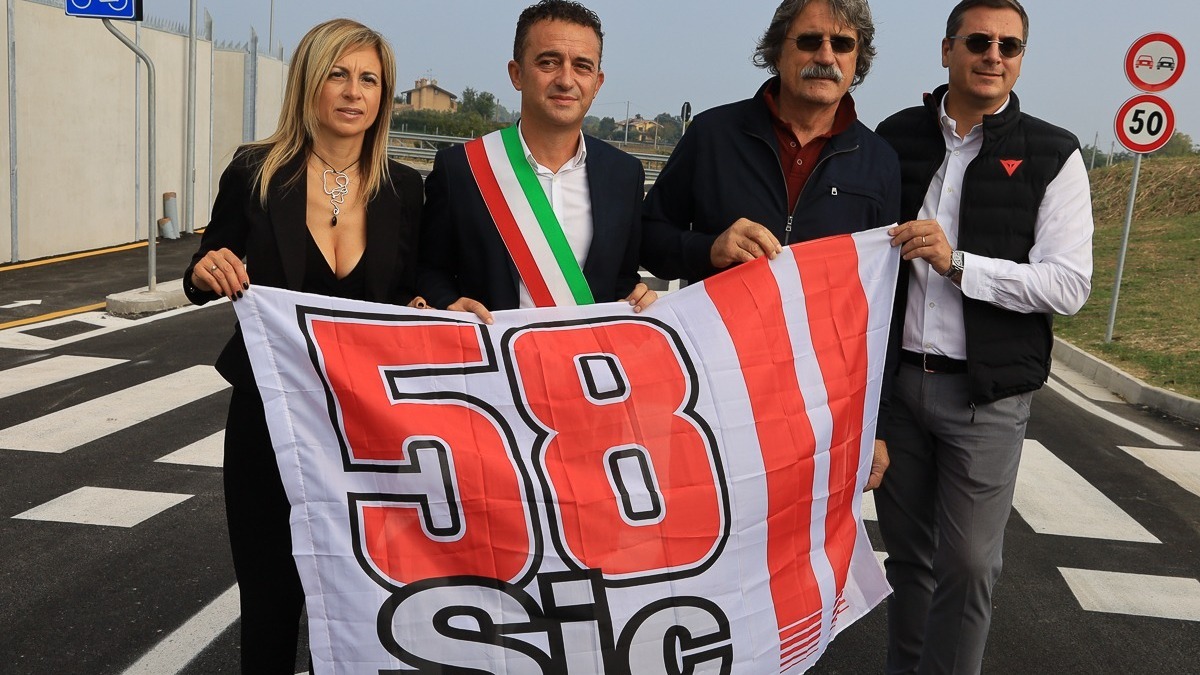 Inaugurata la via dedicata a Marco Simoncelli - News - Moto.it