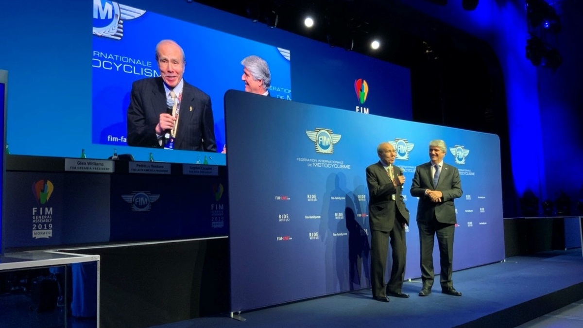 Michio Arai insignito della medaglia d'Oro FIM - Accessori - Moto.it