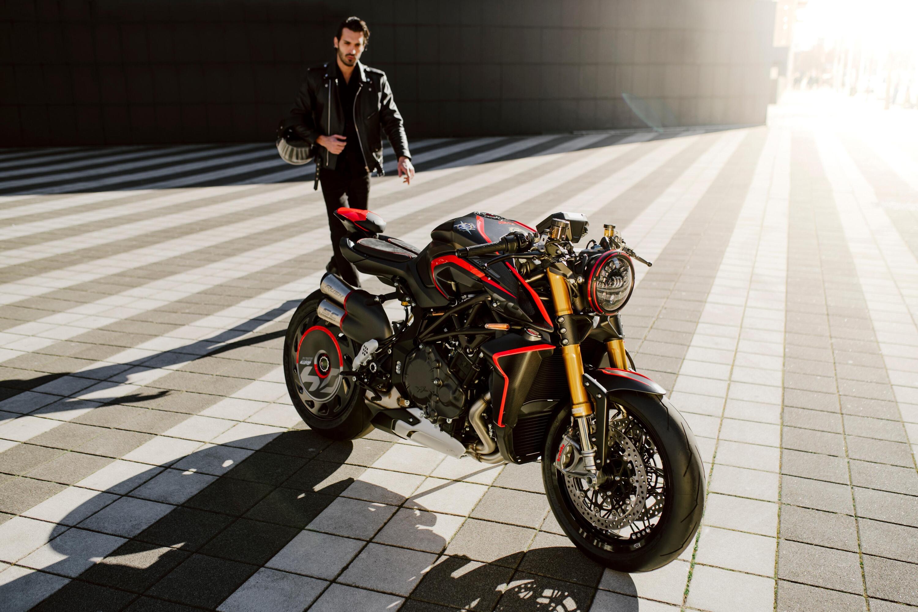 MV Agusta Rush 1000. Pronta la hypernaked: solo 300 esemplari e 34.000 ...