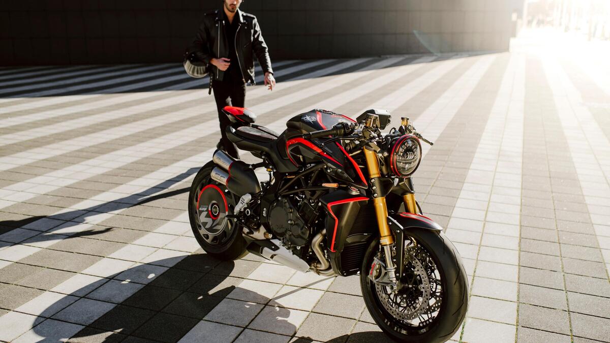 MV Agusta Rush 1000. Pronta la hypernaked: solo 300 esemplari e 34.000 ...