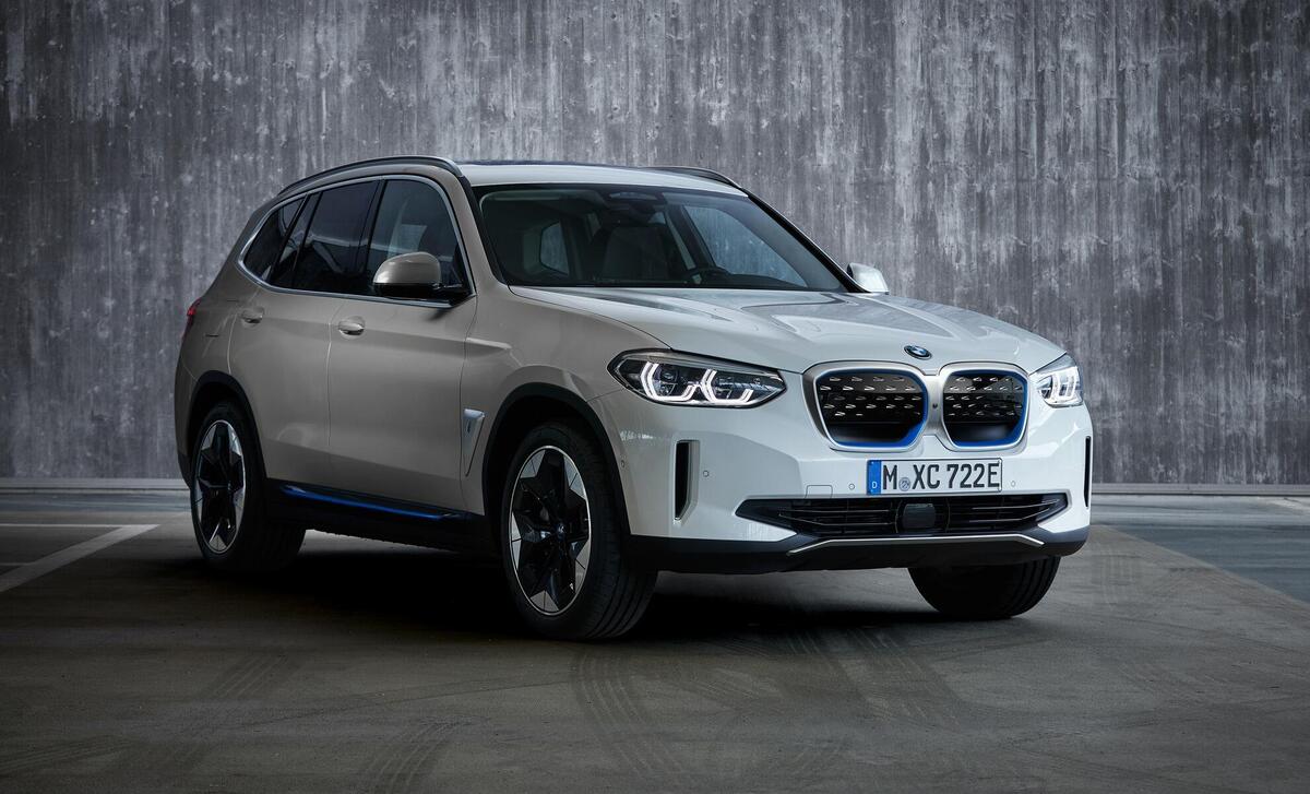 BMW iX3 iX3 Impressive: prezzo e scheda tecnica - Automoto.it