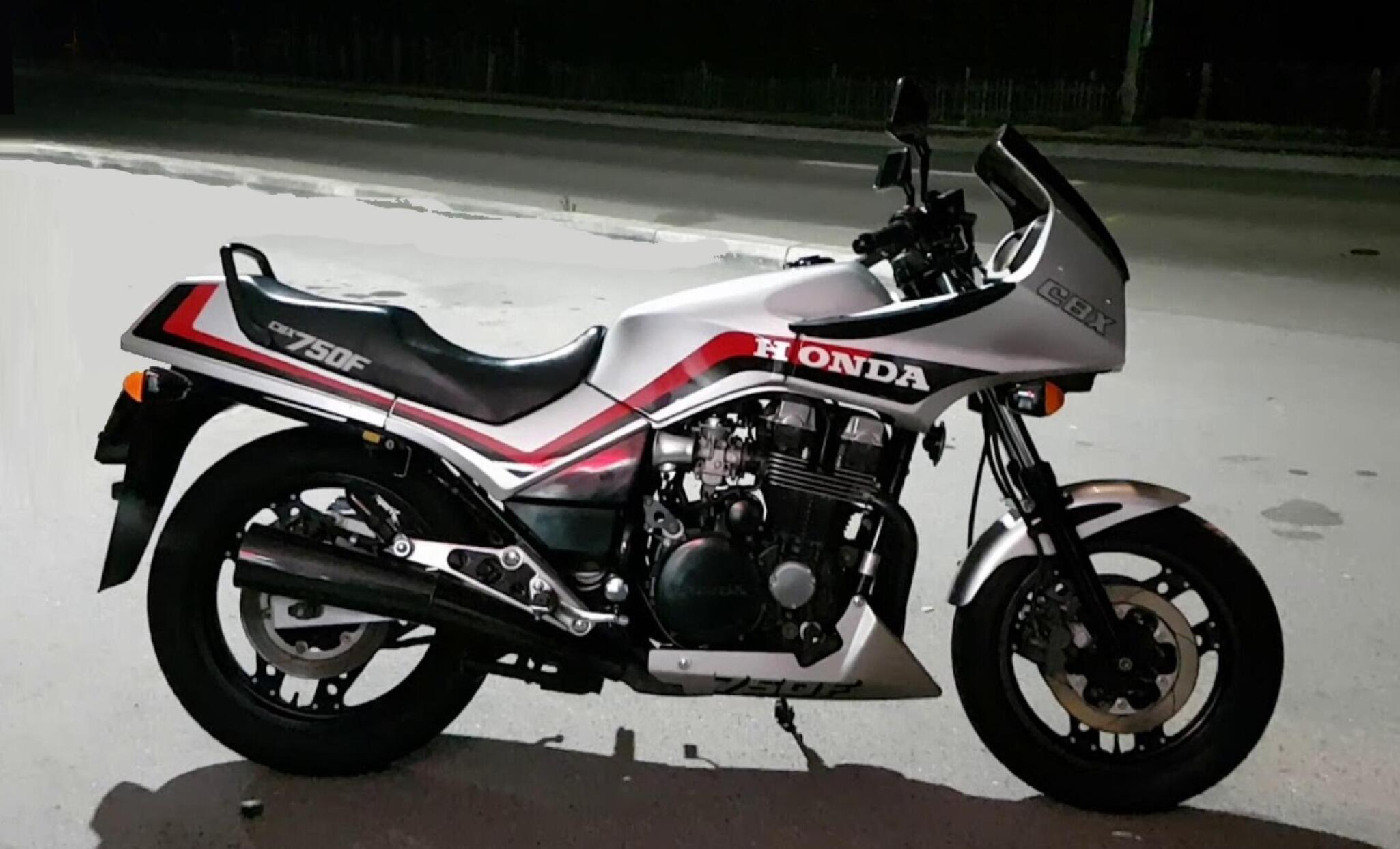 Honda CBX 750 F (1985 - 88), prezzo e scheda tecnica - Moto.it
