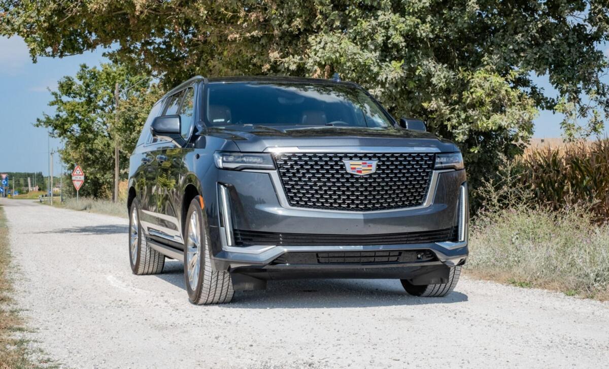 Cadillac Escalade ESV 6.2 V8 Platinum Luxury 4wd auto nuove, listino ...