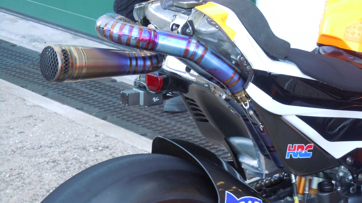 Video: Le differenze negli scarichi della MotoGP. I segreti nei ...