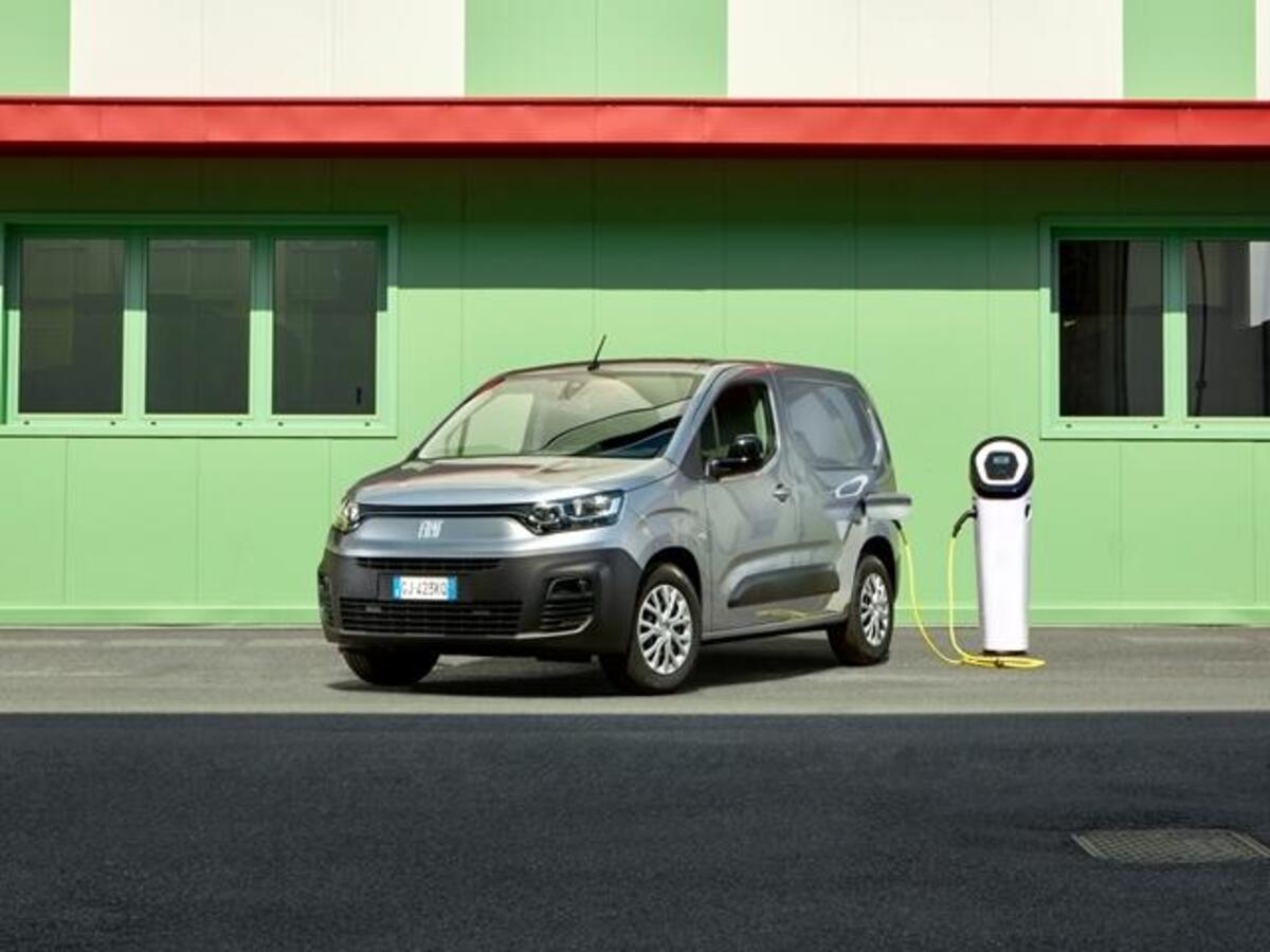 Fiat e-Doblò Furgone van CH1 Bev 50kwh: prezzo e scheda tecnica ...