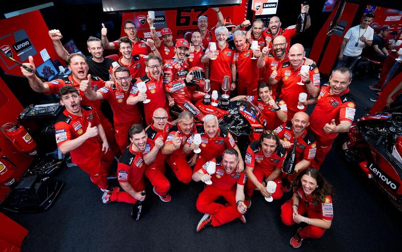 Dall’Igna, Tardozzi e Miller tra carezze, spumante e tamburi. Nel box ...