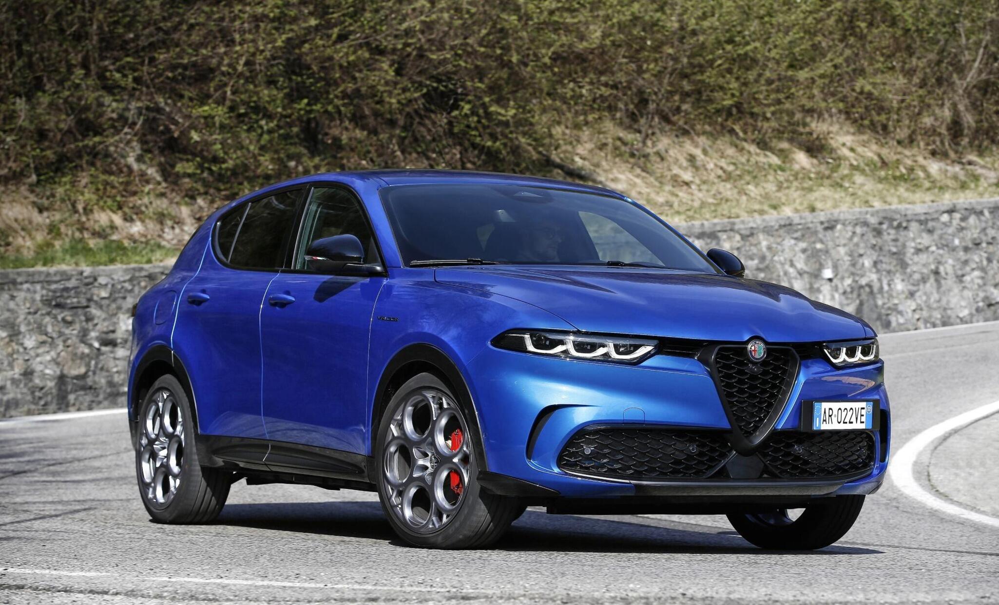 Alfa Romeo Tonale 1.3 phev Sprint Q4 280cv at6: prezzo e scheda tecnica ...
