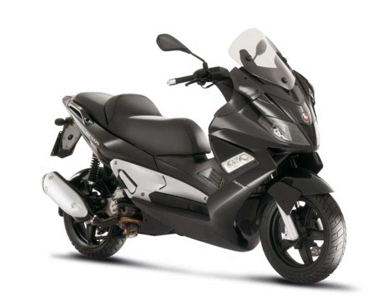 Gilera Nexus 250, prezzo e scheda tecnica - Moto.it
