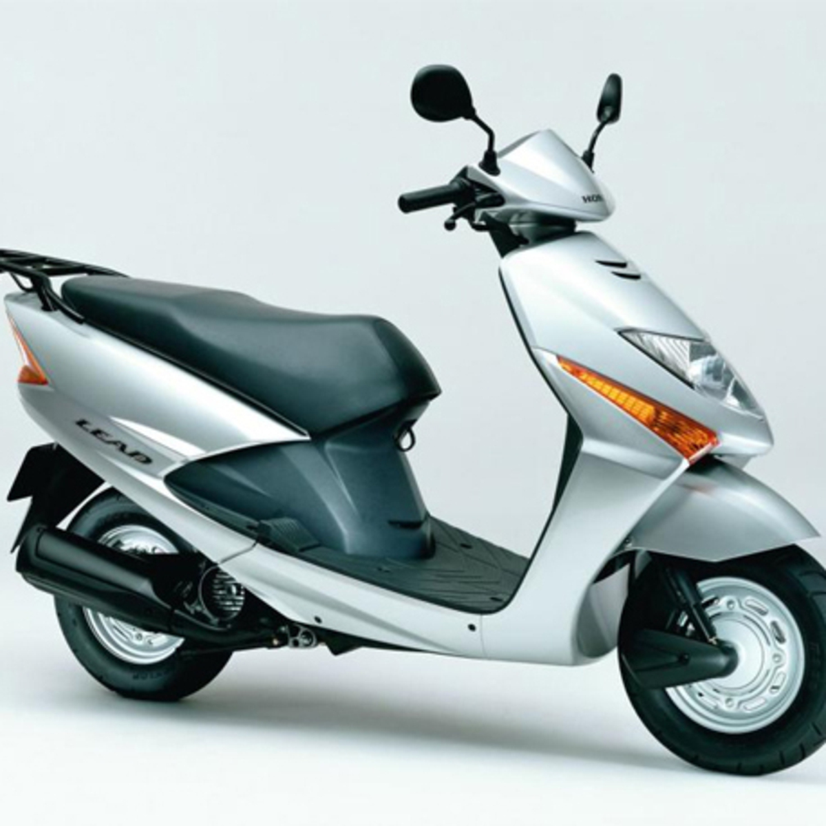 Elegantes Honda Lead 100 Ebenbild