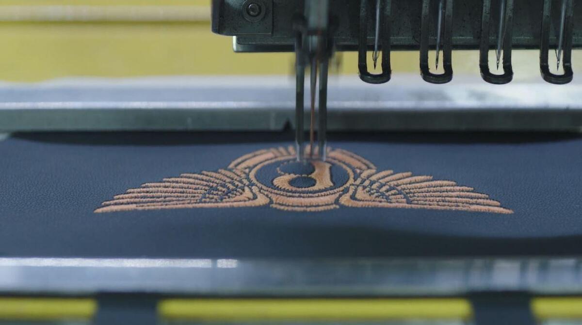 Gli auguri di Natale di Bentley: lo Schiaccianoci coi rumori della ...