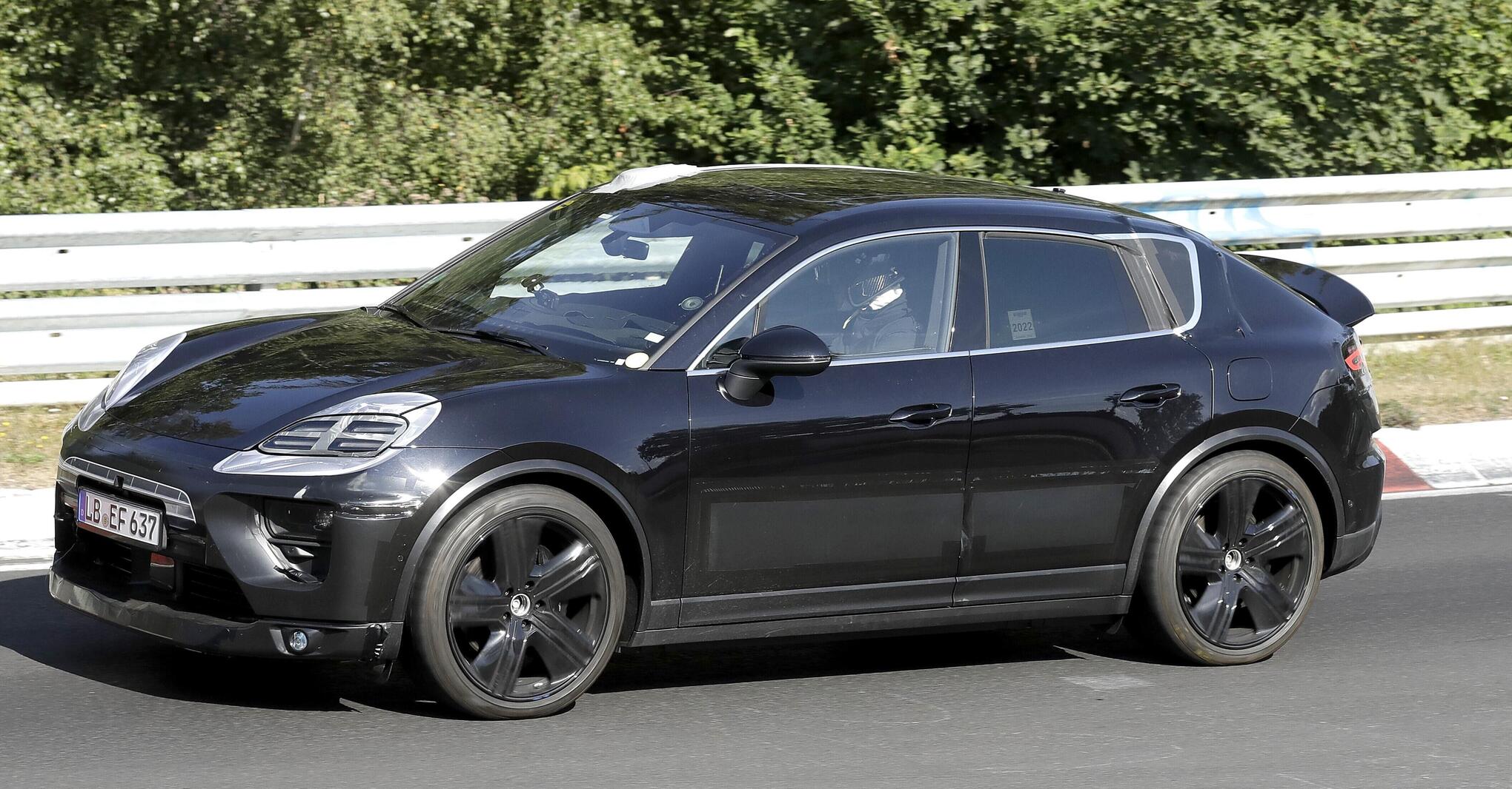 Tesla Model Y subito o Porsche Macan nel 2023? - News - Automoto.it