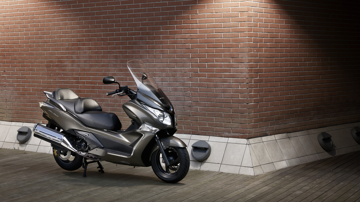 Honda SW-T 600, catalogo e listino prezzi - Moto.it