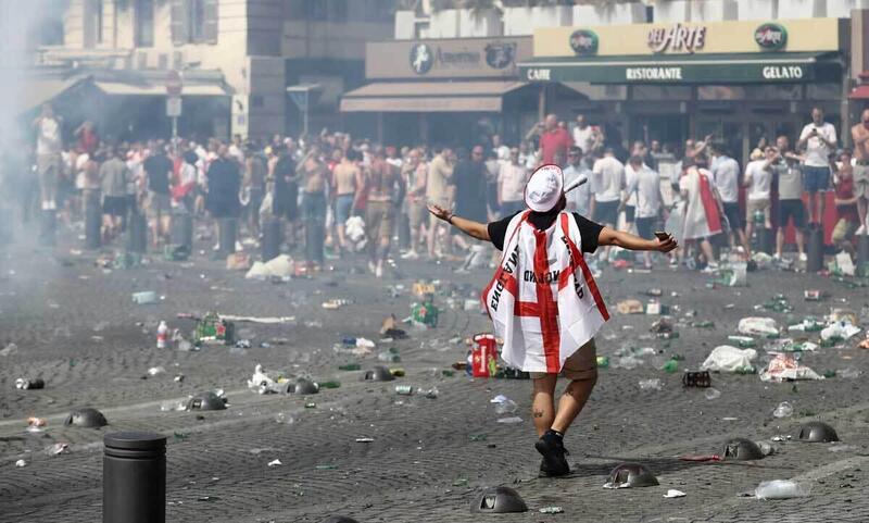 Sono tornati gli Hooligans (e ci è scappato il morto). E un libro ...