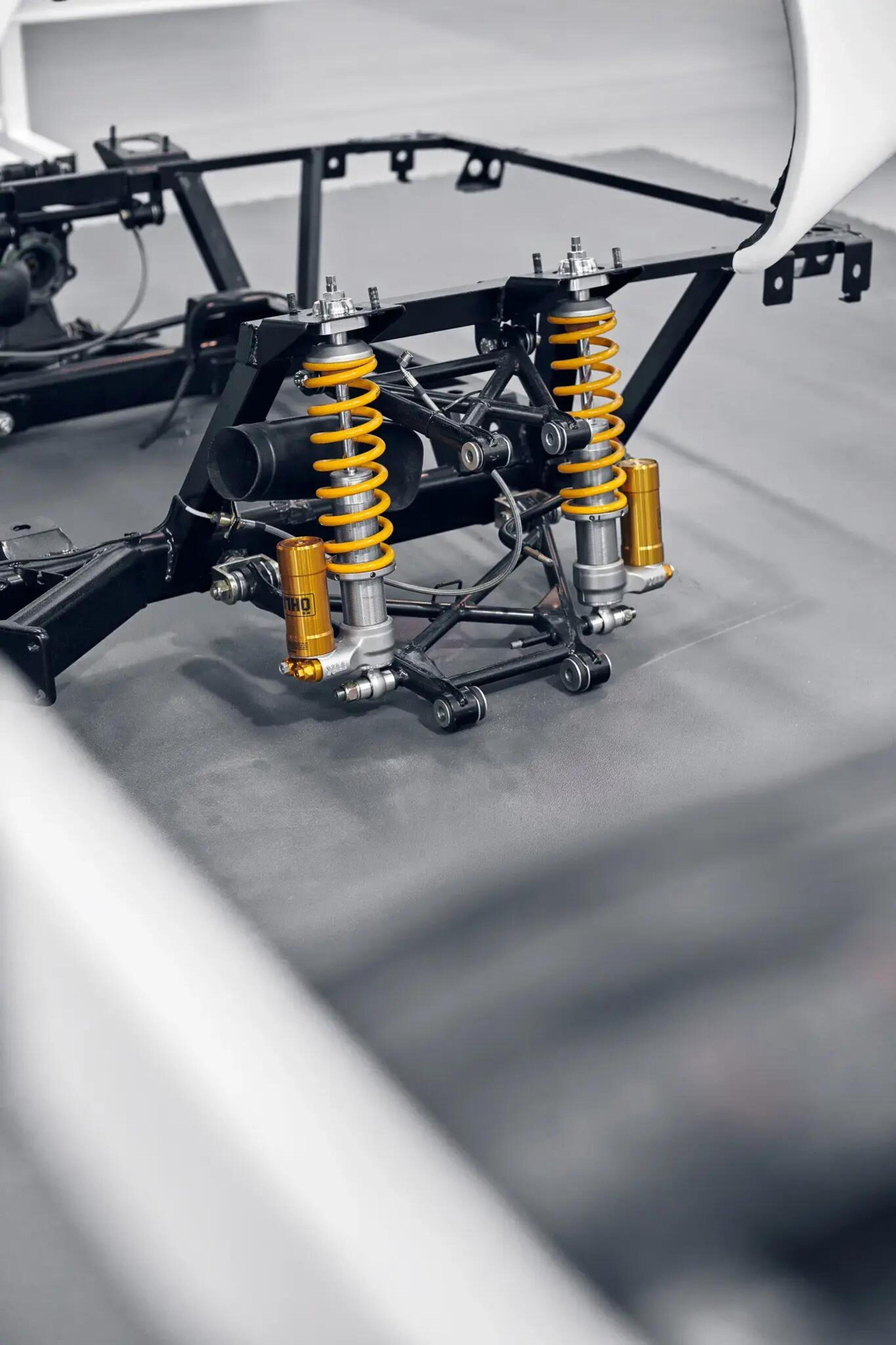 Ferrari Testarossa restomod da 325 km/h: Officine Fioravanti - News ...