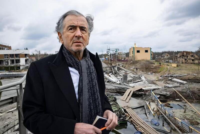 Bernard-Henri Lévy che parla di Ucraina è il mental coach che l’Europa ...