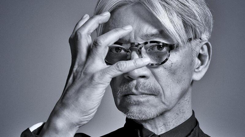 Il Giappone piange Ryuichi Sakamoto, un signore della musica e della ...
