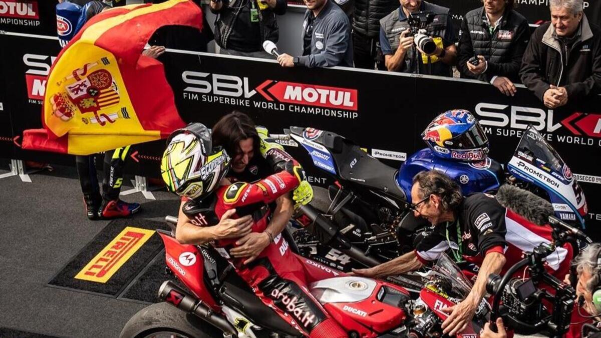 SBK 2023. GP d'Olanda. Tre su tre! Alvaro Bautista vince anche Gara 2 ad Assen - Superbike - Moto.it