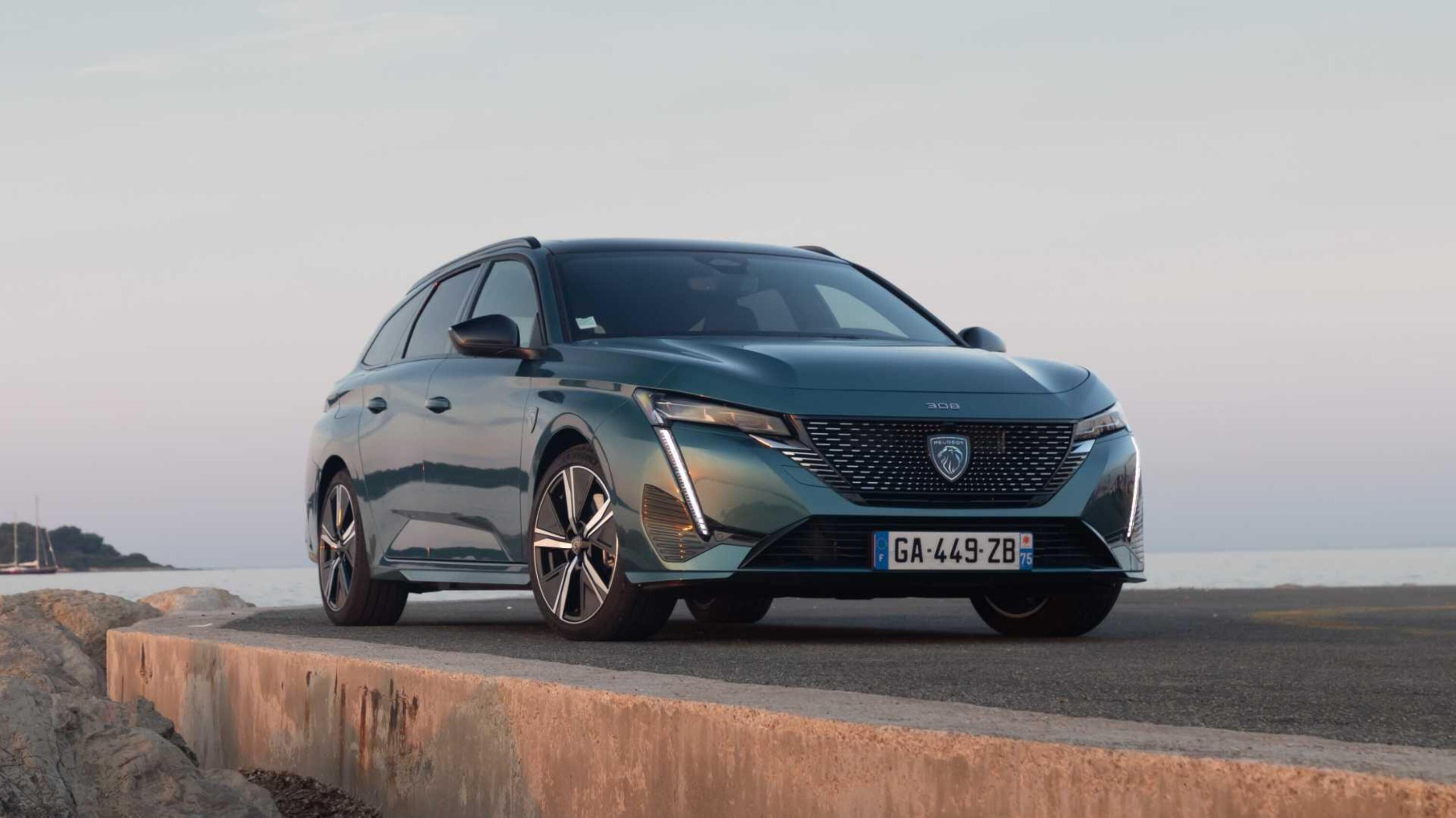 Peugeot 308 SW 58,3 kWh full electric Allure nuove, listino prezzi auto ...