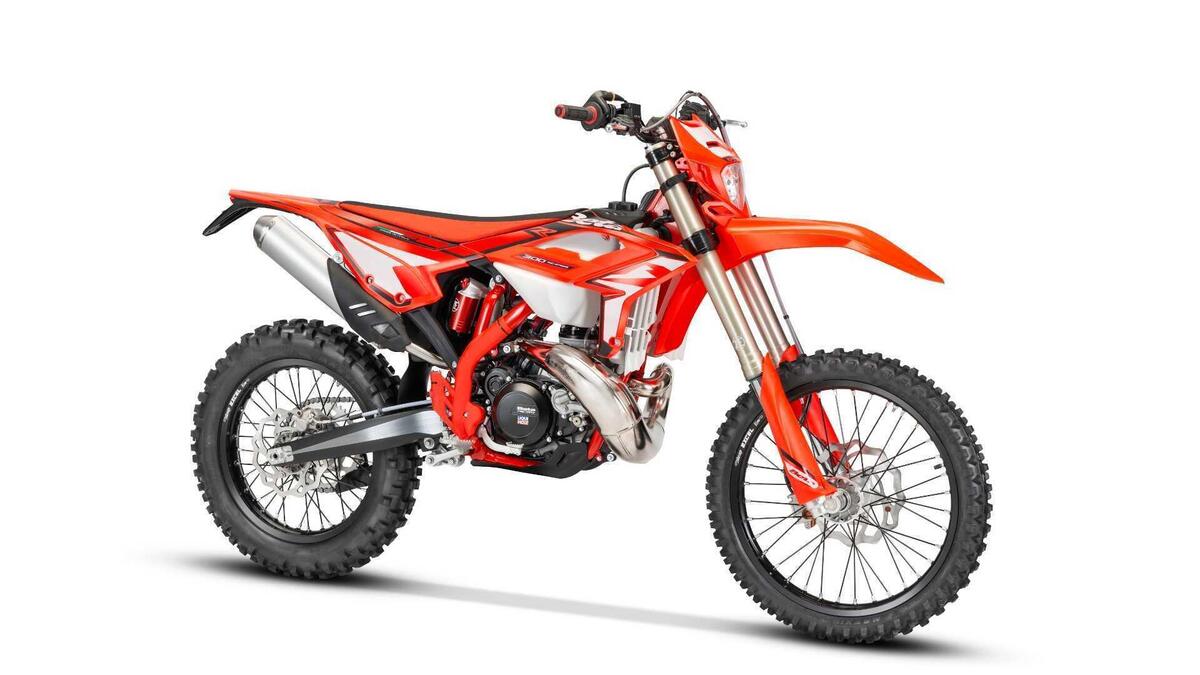 Betamotor RR 250 2T Enduro (2024), prezzo e scheda tecnica - Moto.it