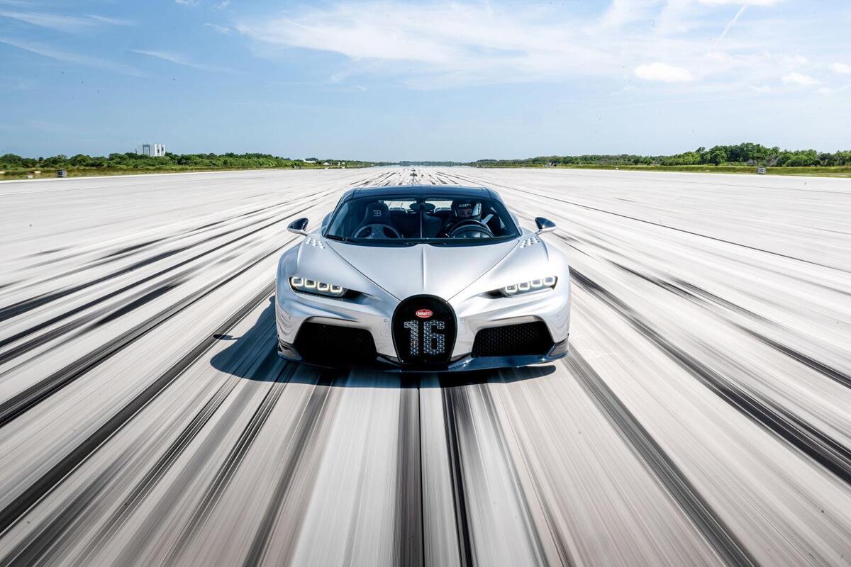 Guidare una Bugatti a più di 400 km/h sulla pista dello Shuttle [VIDEO ...