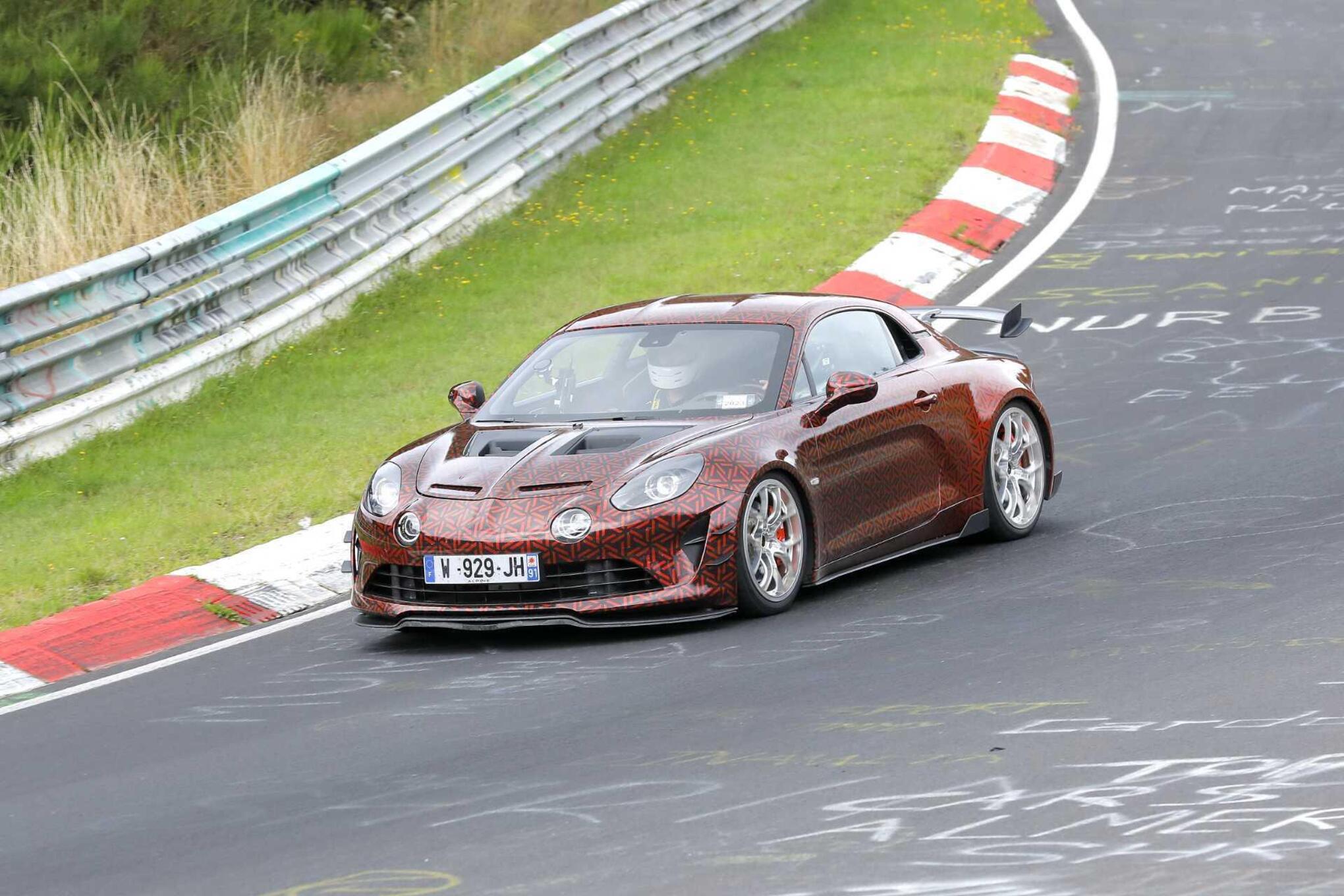Alpine A110, in arrivo la variante "Extreme" nel 2024 [Foto Spia ...
