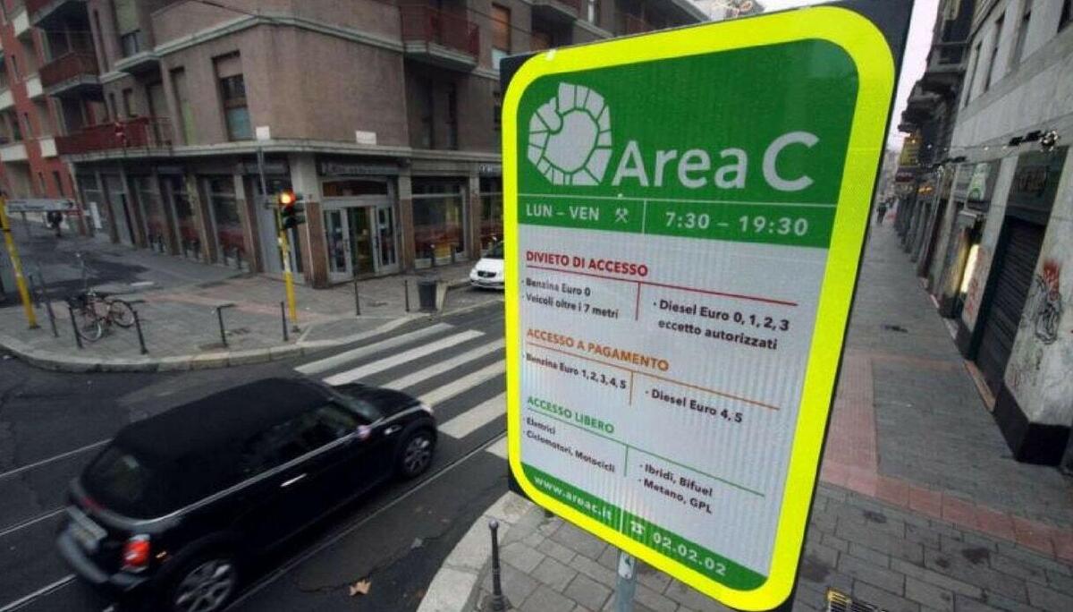 Milano Area C: si paga anche nei weekend, altro salasso (per i non ...