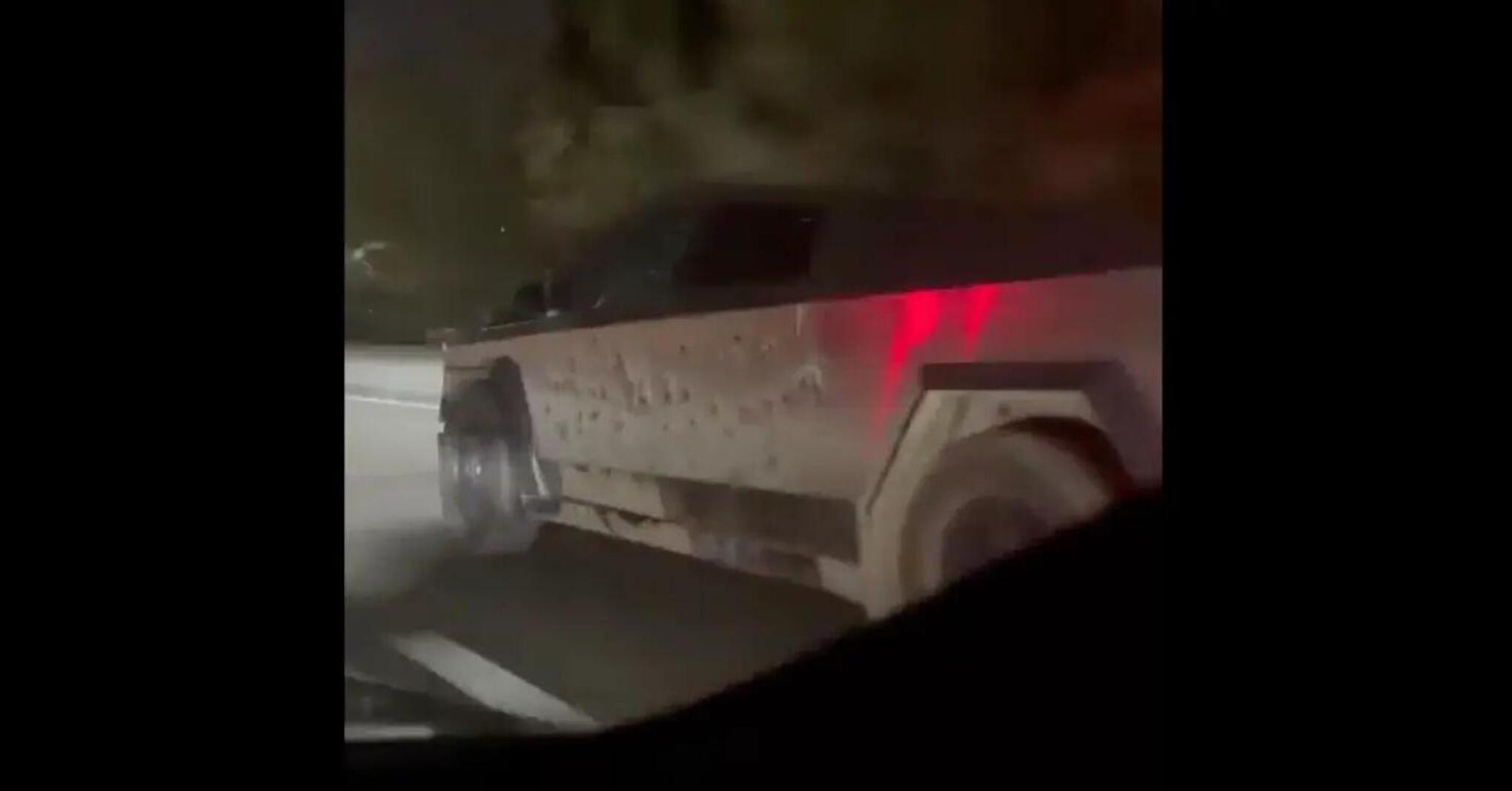 Tesla Cybertruck: passato il test col mitra [VIDEO] - News - Automoto.it