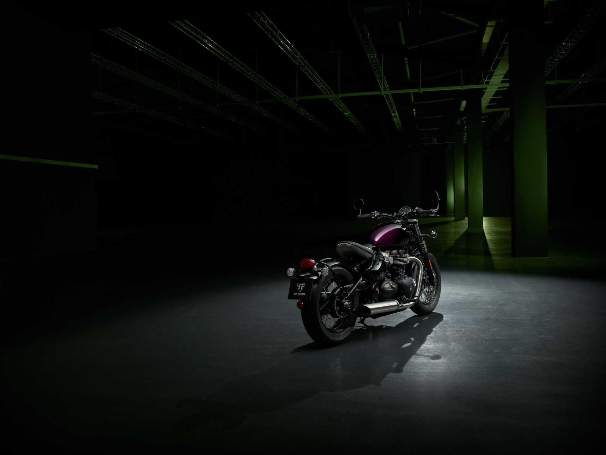 Ecco le nuove Triumph Stealth Edition: dipinte a mano e limitate ...