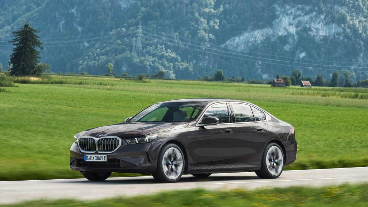 BMW Serie 5 520i 48V sDrive: prezzo e scheda tecnica - Automoto.it