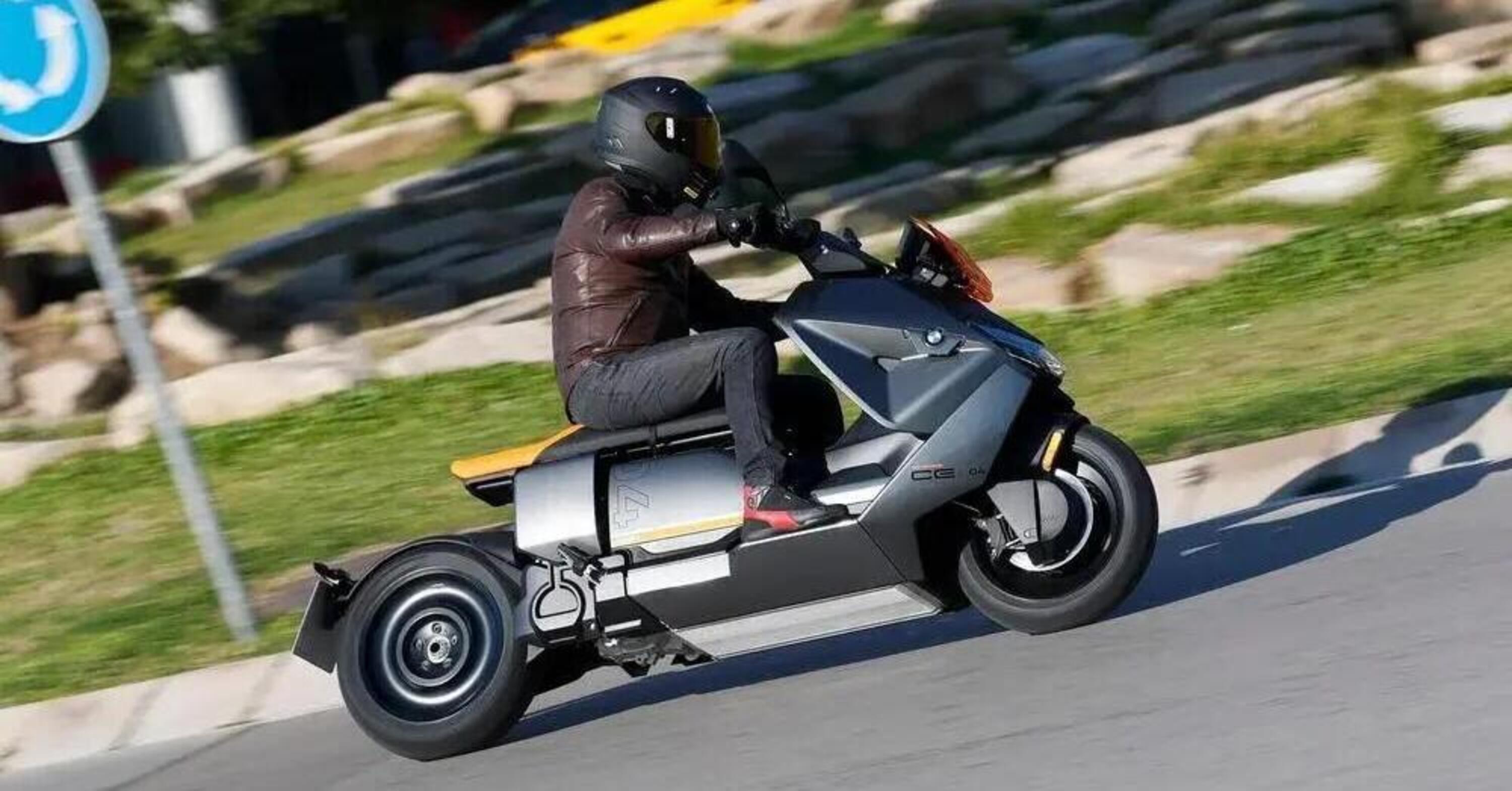 Si può guidare uno scooter elettrico senza patente? Normativa e casi ...