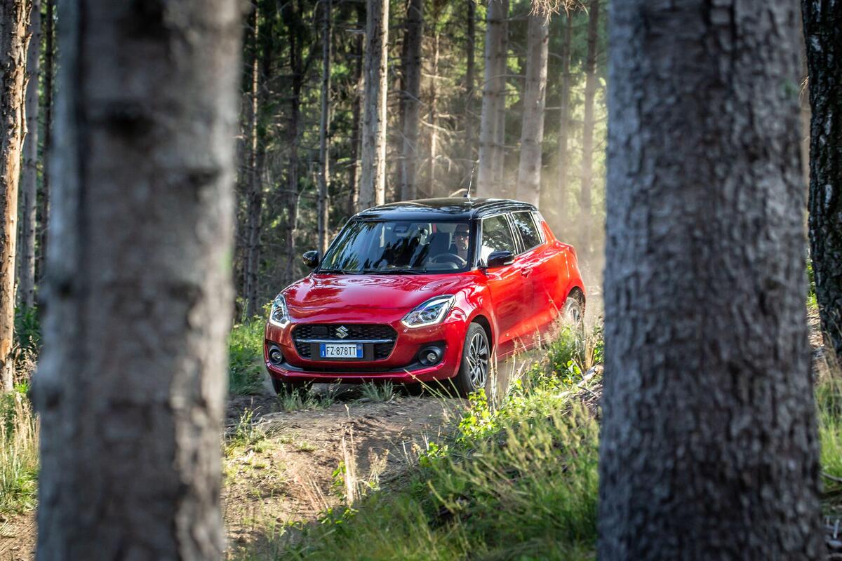 Suzuki Swift: la vettura del momento, ecco perché [VIDEO] - Prove ...