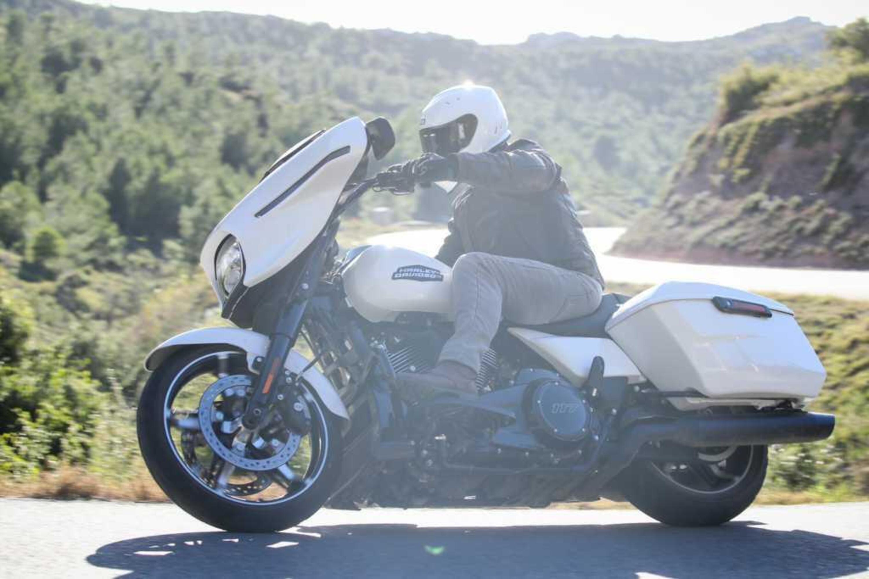 Prova Harley-Davidson Street Glide e Road Glide 2024: il TEST delle ...