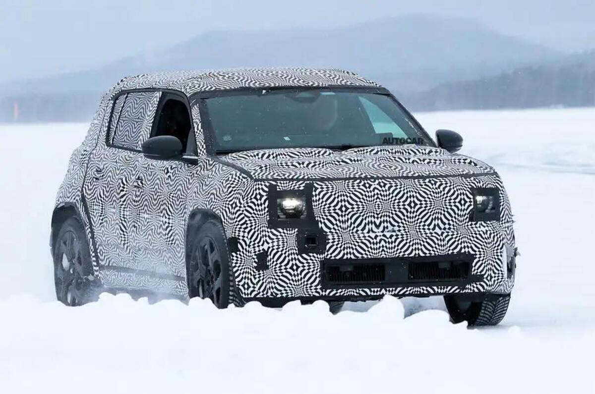 Renault 4, le prime foto spia nel freddo nord Europa - Elettrico - Automoto.it