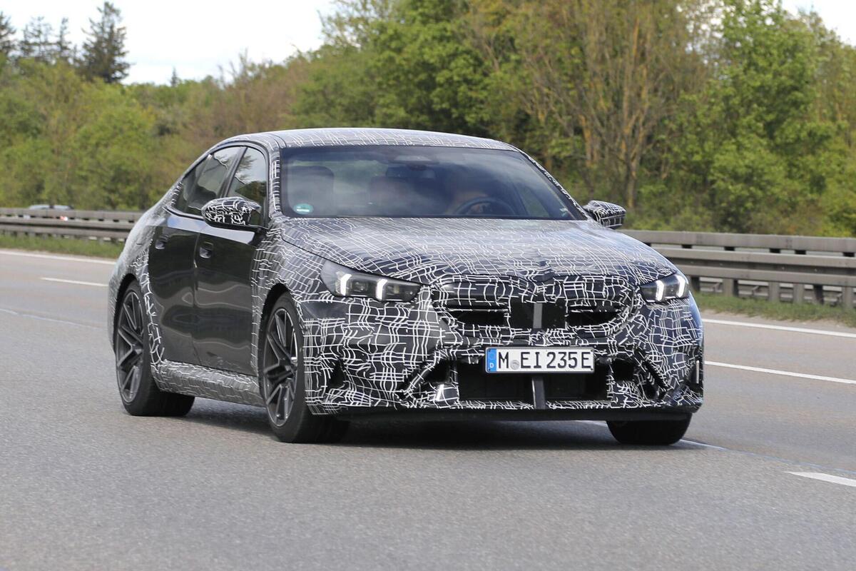 BMW M5: le foto spia svelano nuovi dettagli della nuova ibrida ad alte ...